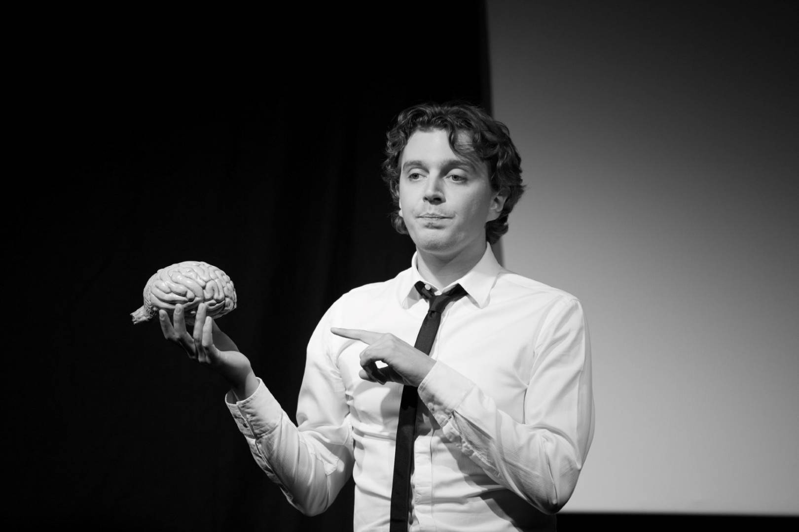 Alex Vizorek touche à tout et à tous | 7JAC